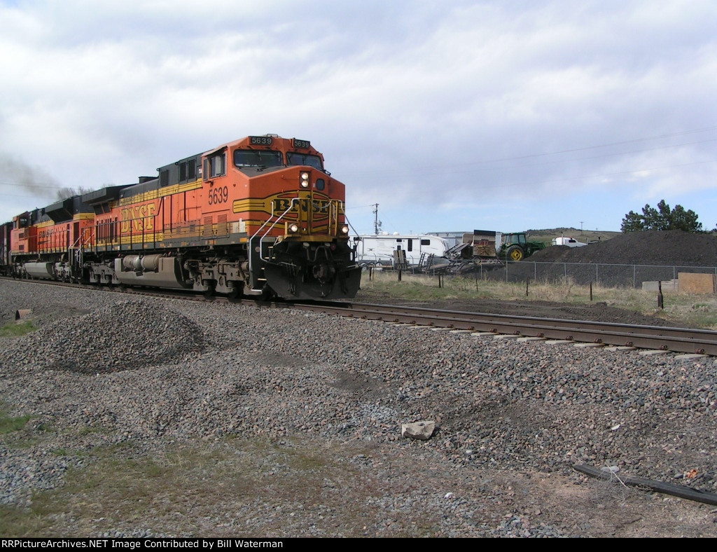 BNSF 5639 leads South bound oil train